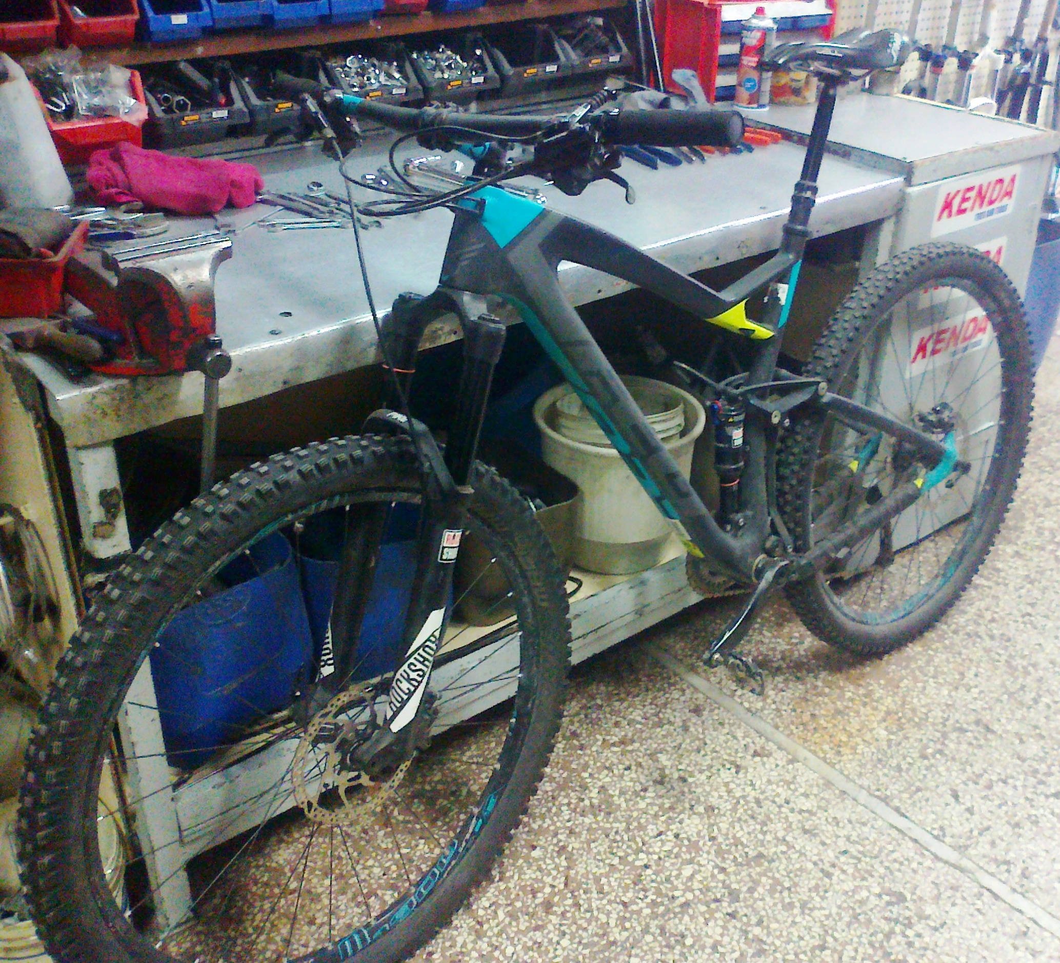 ROCKSHOX suspensions basic service - Bike Magic