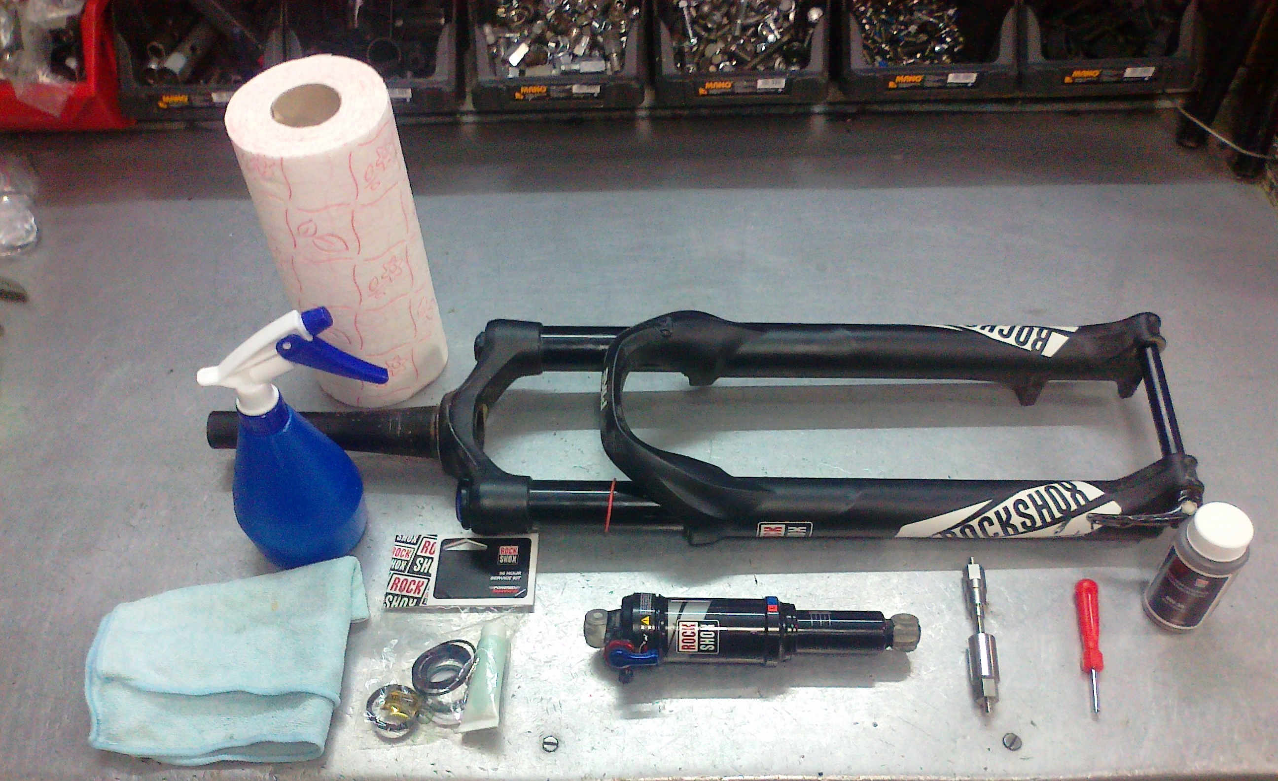 ROCKSHOX suspensions basic service - Bike Magic