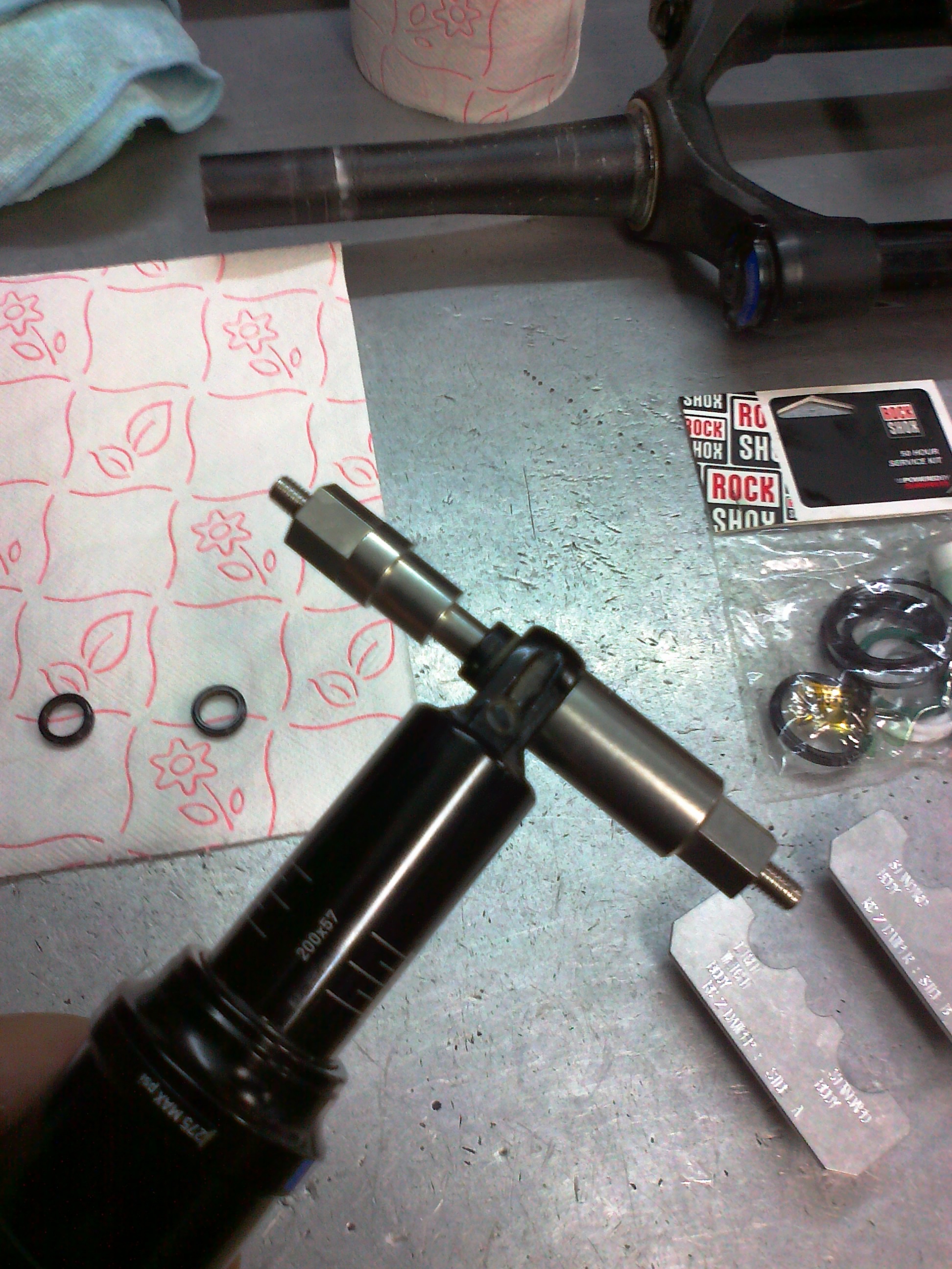ROCKSHOX suspensions basic service - Bike Magic