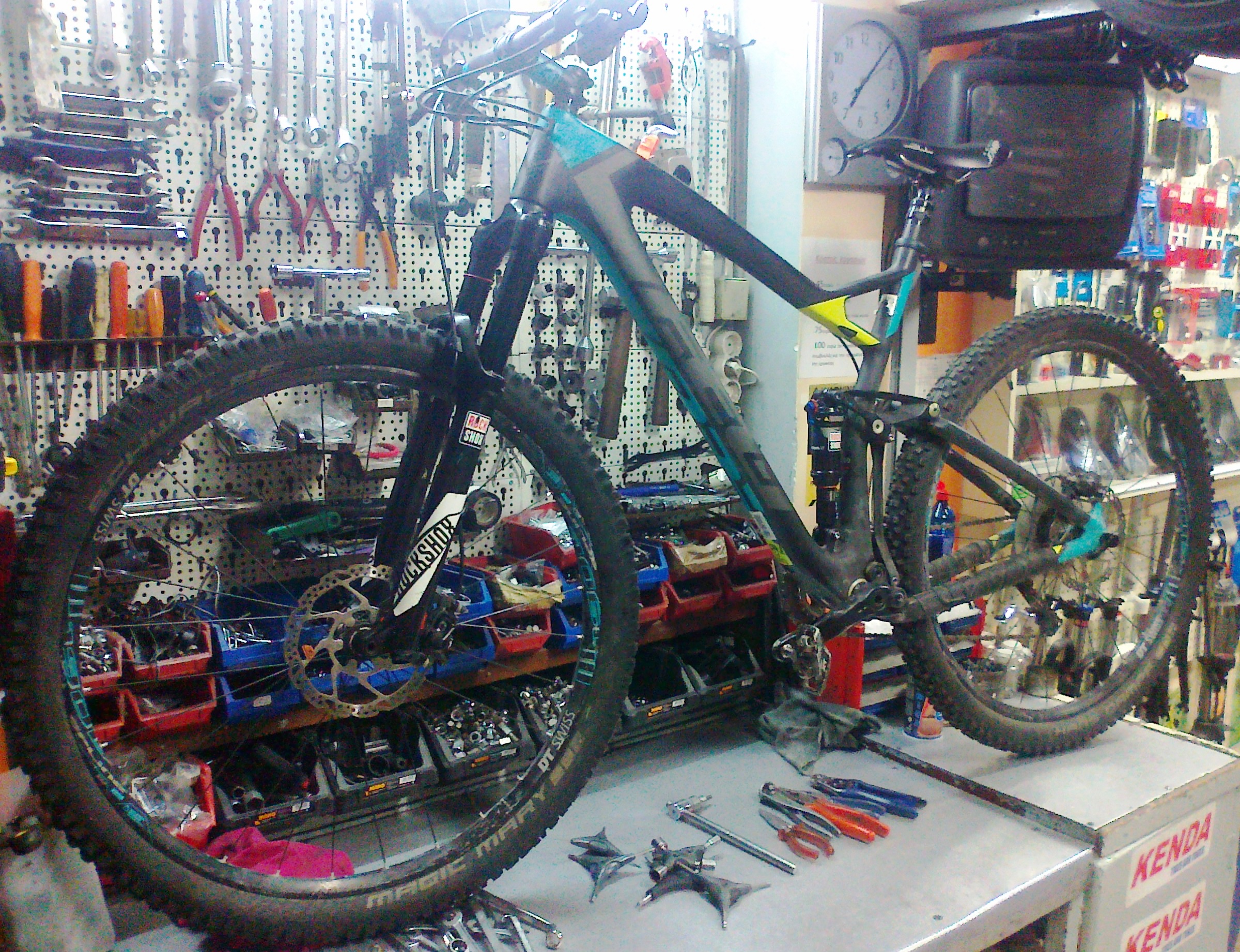 ROCKSHOX suspensions basic service - Bike Magic